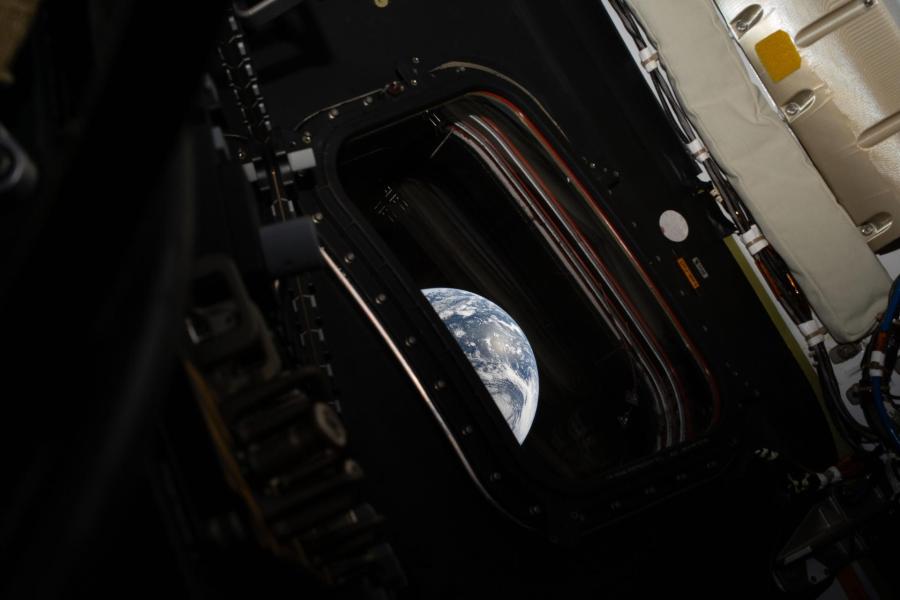 Artemis II crew captures new look at Earth on trip to the moon – NBC ...
