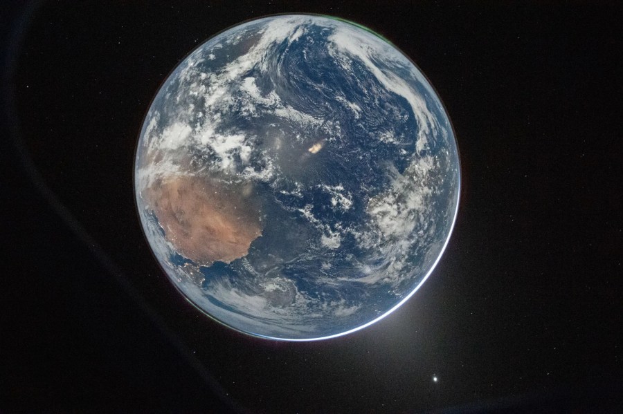 Artemis II crew captures new look at Earth on trip to the moon – NBC ...